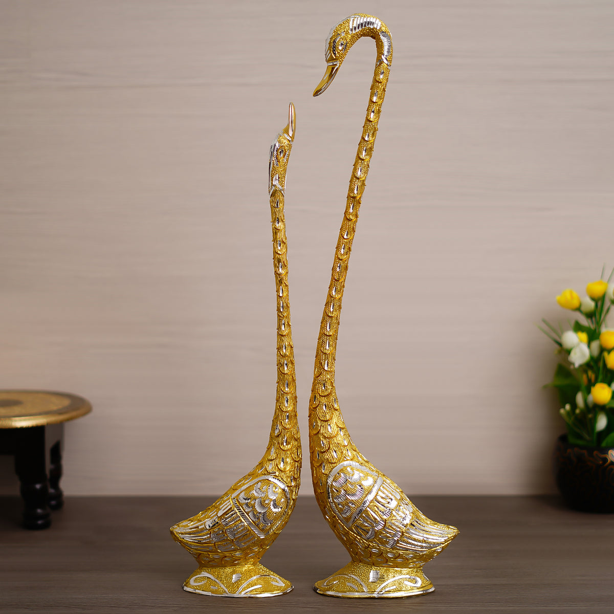 Golden Kissing Swan Couple Handcrafted Decorative Metal Figurine ...